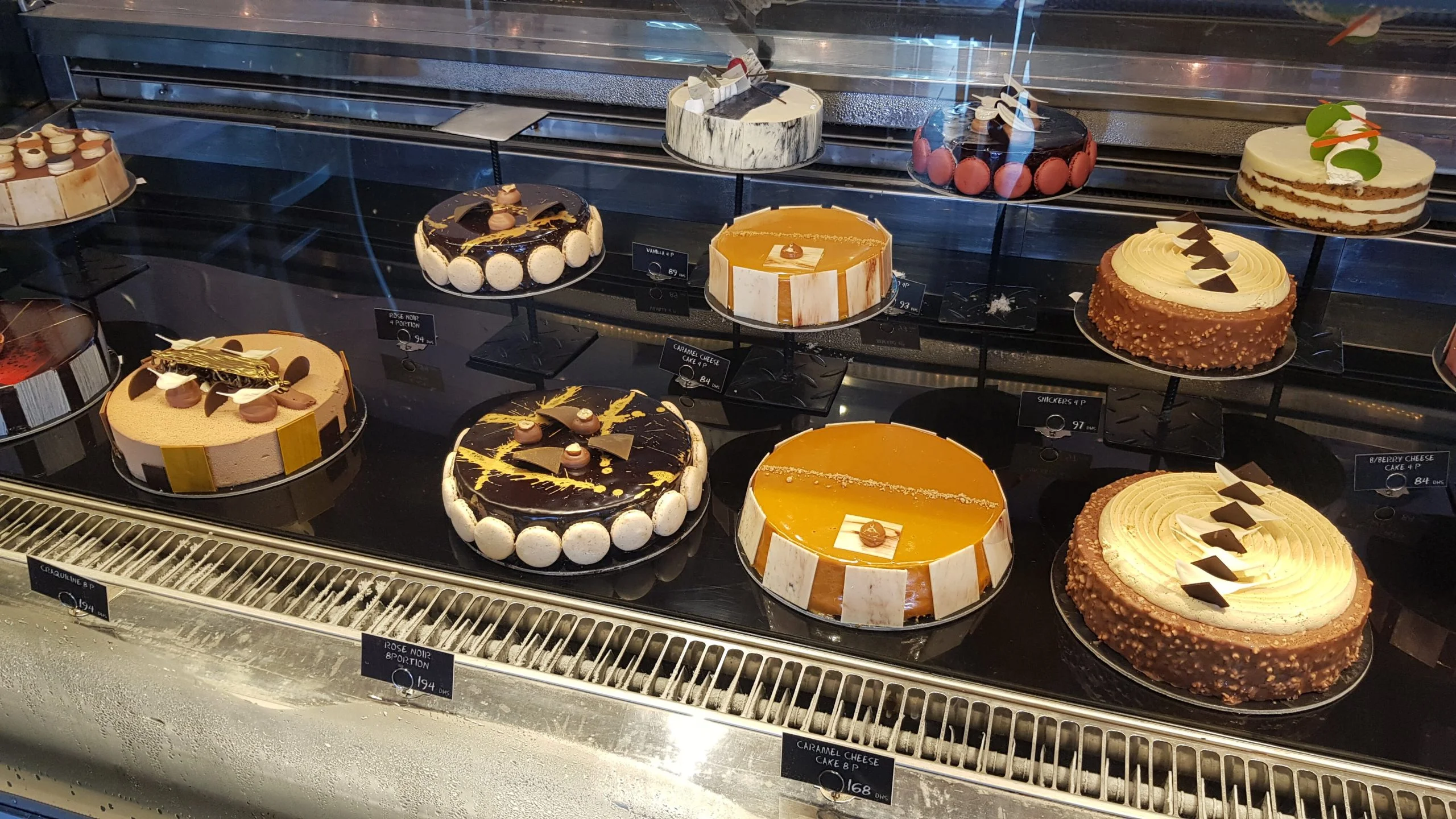 اشهر محلات كيك في دبي مع التوصيل أون لاين | اقدم 24 محل كيك اعراس - فيو دبي